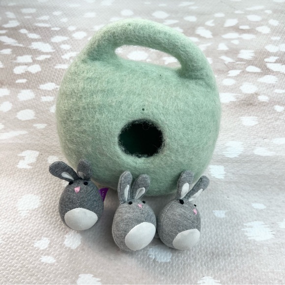 Lovevery | Toys | Lovevery Bunnies In A Felt Burrow Montessori Toy For ...